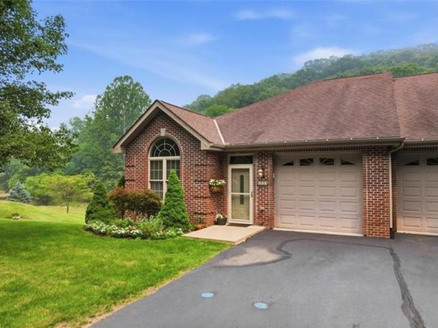 844 Village Dr, Pittsburgh, PA 15237