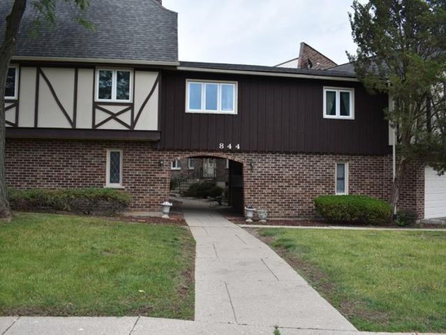 844 Village Quarter Rd Apt B5, West Dundee, IL 60118