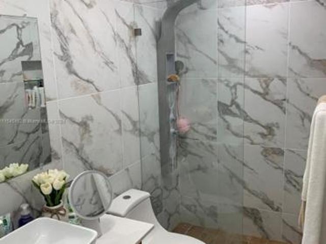 8454 NW 8th St #4, Miami, FL 33126