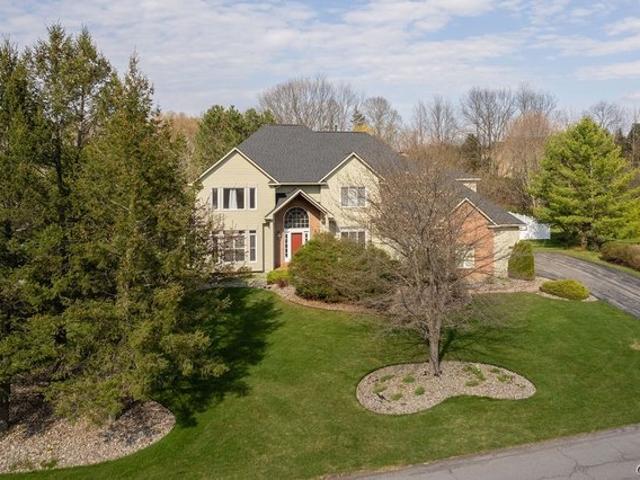 8454 Prestwick Dr, Manlius, NY 13104