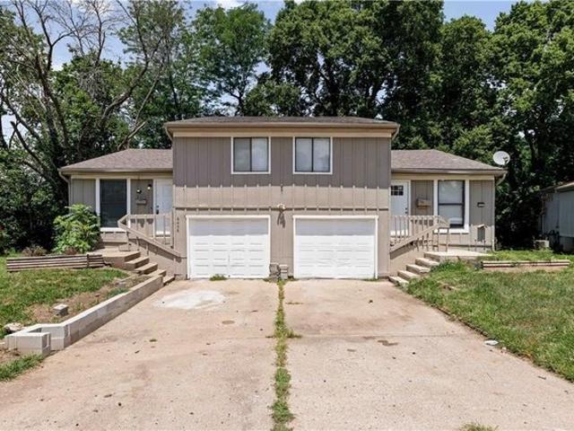 8456/8 Lane Dr, Kansas City, MO 64138