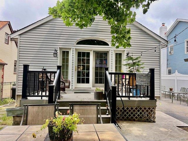 8456 nd St, Bellerose, NY 11426