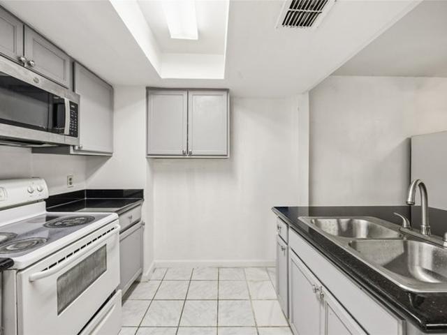 8456 Leawood Blvd, Houston, TX 77072