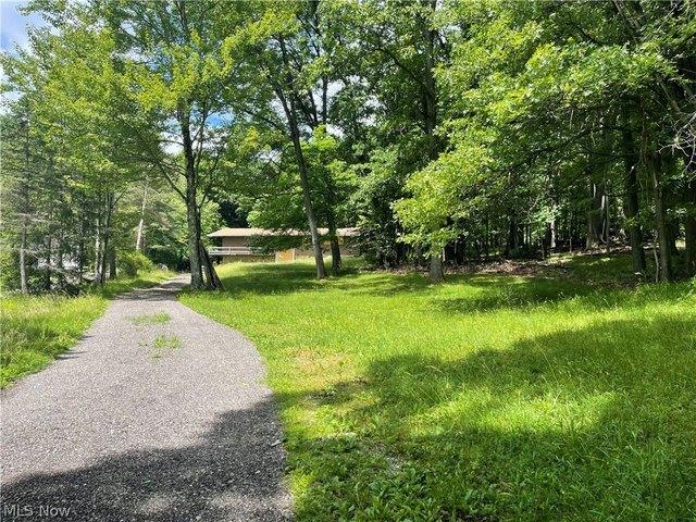 8456 Whitewood Rd, Brecksville, OH 44141