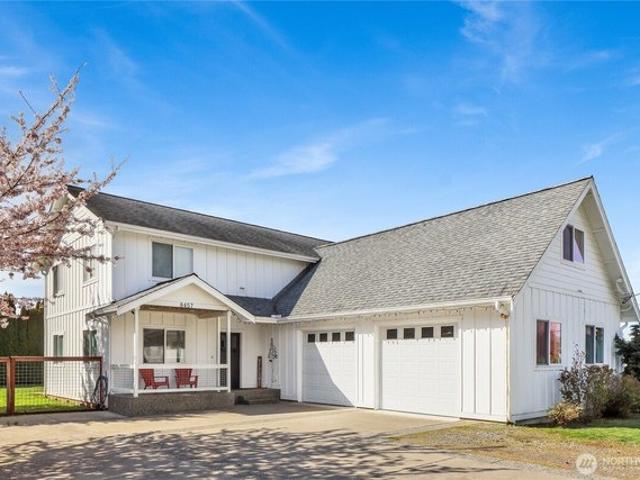 8457 Benson Rd, Lynden, WA 98264