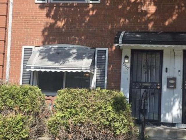 8457 S Bennett Ave, Chicago, IL 60617