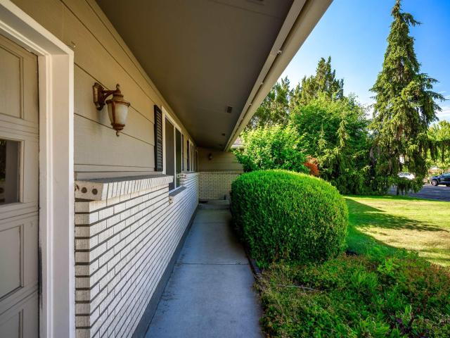 8457 W Pembrook Dr