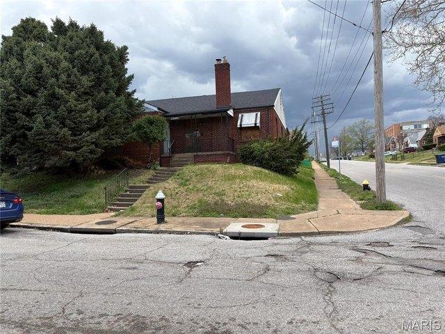 8459 Newby St, Saint Louis, MO 63147