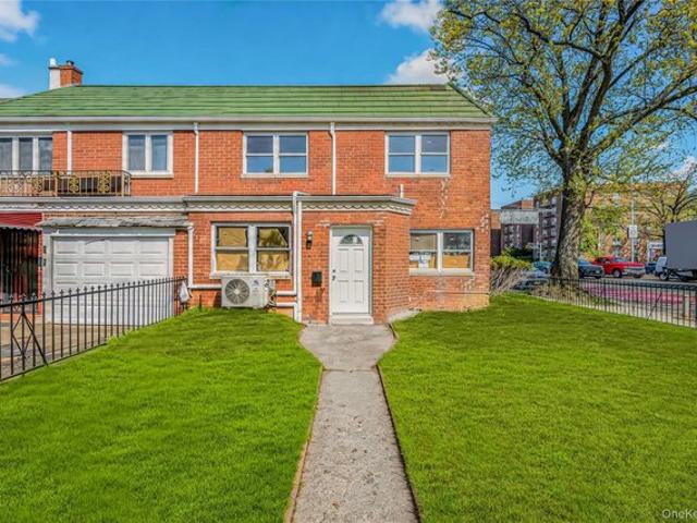 8459 Goldington Ct, Middle Village, NY 11379