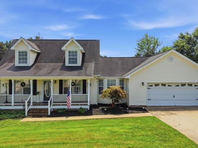 8450 Bay Run Dr, Hixson, TN 37343