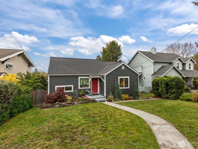 8450 E Side Drive NE