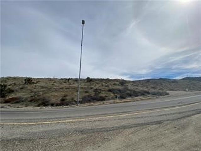 8450 Hwy 138, Phelan, CA 92371 | MLS #HD25078