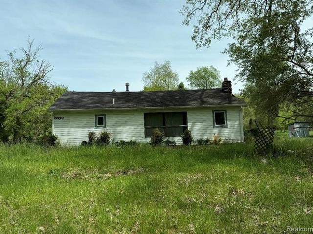 8450 Pepper Rd, Holly, MI 48442