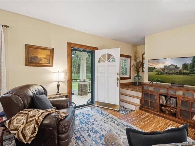8450 Rosbolt Road