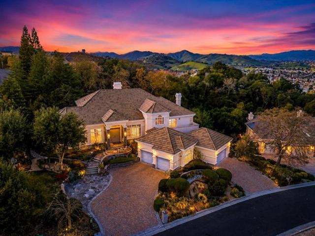 8451 Goldenrod Cir, Gilroy, CA 95020