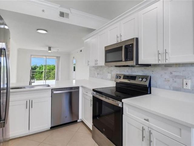 8451 Kingbird Loop Apt 334, Estero, FL 33967