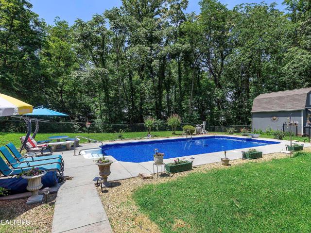8452 Carr Lane
