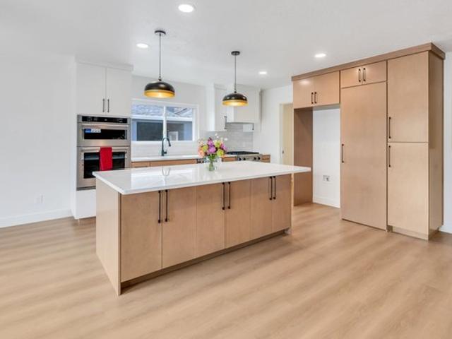 8453 S Windmill Dr, West Jordan, UT 84081