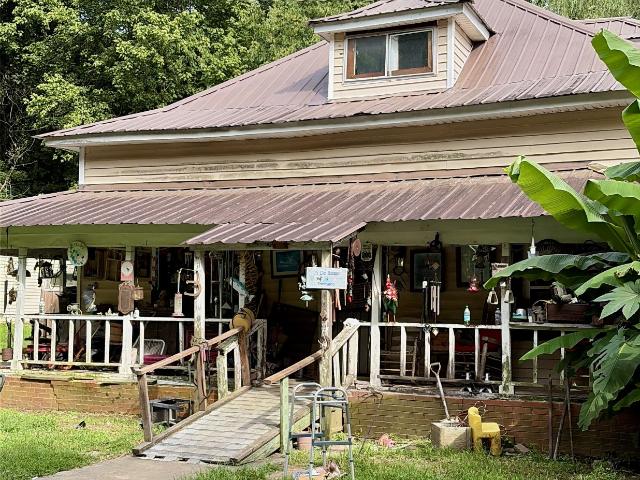 845 Flynns Creek Rd
