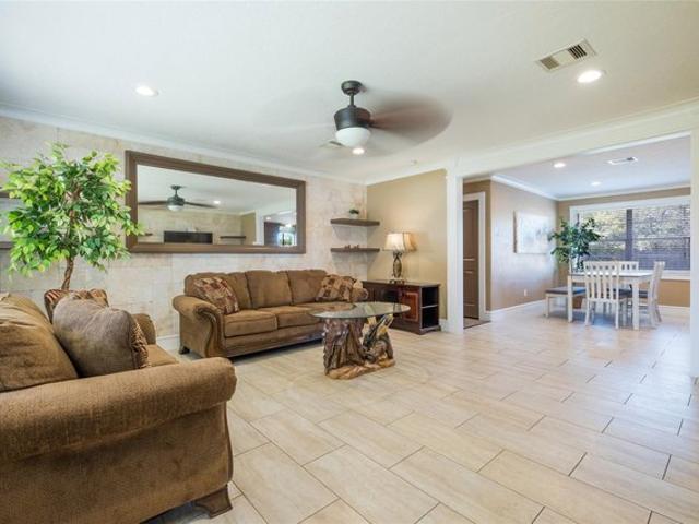 845 Holly Ridge Dr, Houston, TX 77024