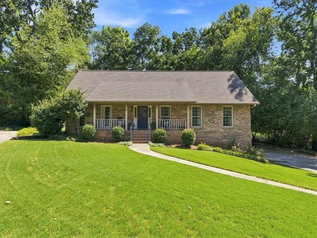 845 Leah Ln, Vestavia Hills, AL 35226