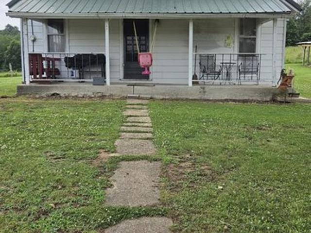 845 N Crowe Rd, Bloomfield, IN 47424