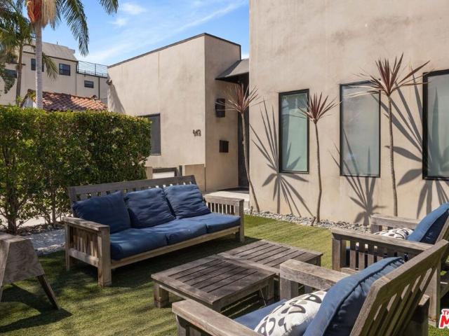 845 N Las Palmas Avenue