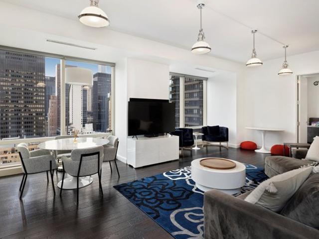 845 United Nations Plz Apt 32D, New York, NY 10017
