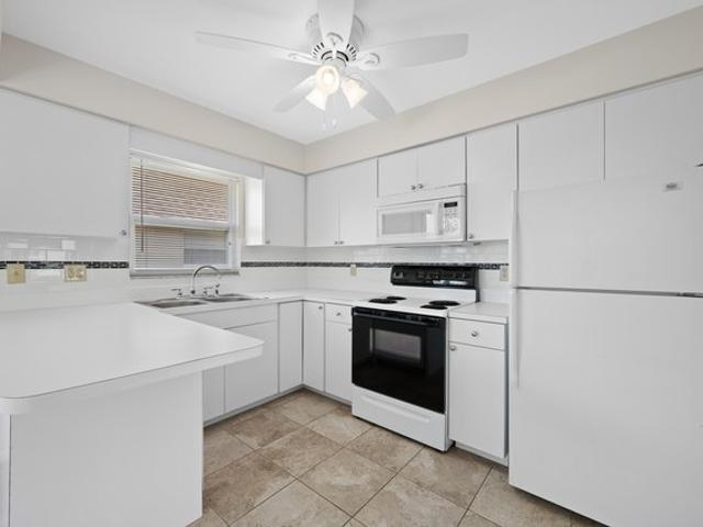 8464 Austin Dr, Pinellas Park, FL 33781