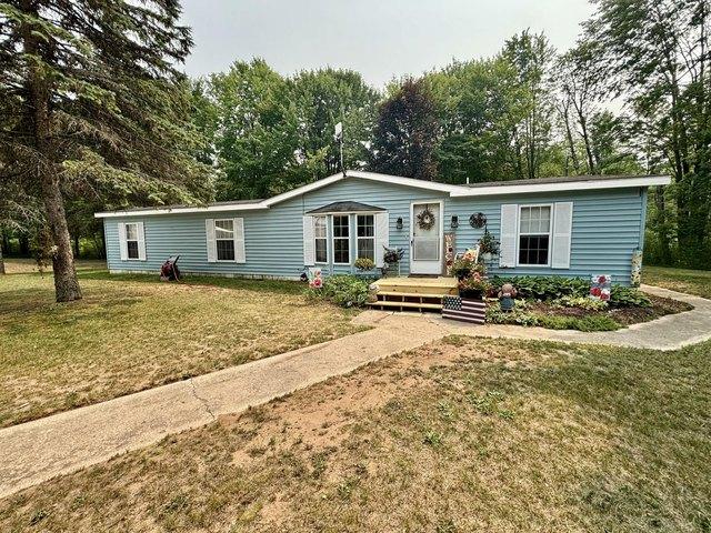 8464 15 Mile Rd, Paris, MI 49338