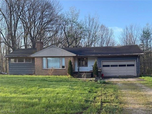8466 Whipporwill Rd, Ravenna, OH 44266