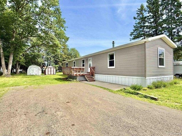 8467 P 5 Rd, Gladstone, MI 49837