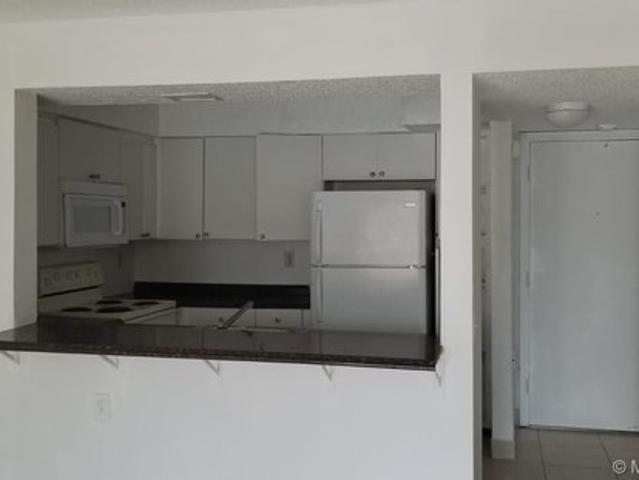 8460 SW 154th Cir Ct Apt 121, Miami, FL 33193