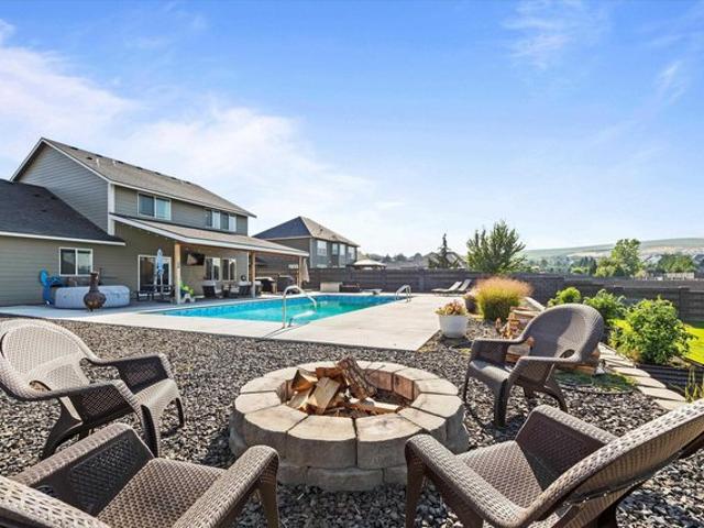 84622 E Summit View Dr, Kennewick, WA 99338