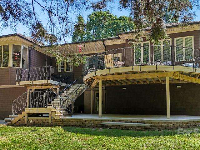 8463 Plantation Way