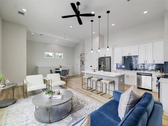 846 Elkhart St, Unit E, Houston, TX 77091 | MLS #4452 | Compass
