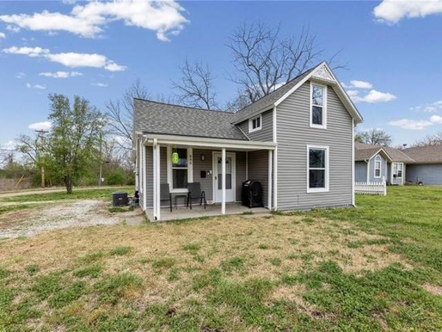 846 S Olive St, Ottawa, KS 66067