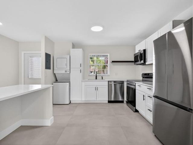 846 Salem Ln, Lake Worth, FL 33467