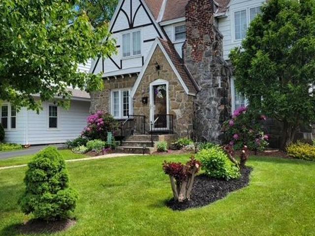 846 Wright Ave, Schenectady, NY 12309 | MLS #202615 | Compass
