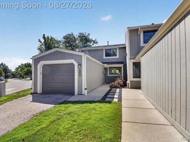 846 Yorktown Ct, Northville, MI 48167