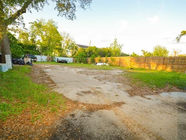8474 Sonneville Dr, Houston, TX 77080