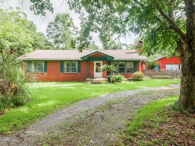 8474 Woolmarket Rd, Biloxi, MS 39532