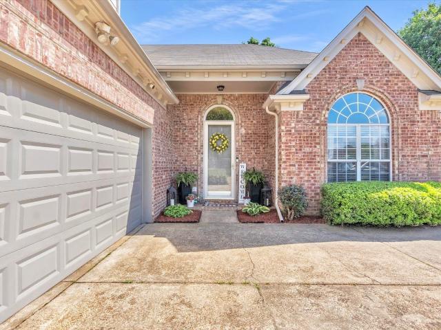 8477 shady elm dr