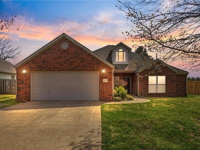 8477 W Vista Terrace Dr, Fayetteville, AR 72704
