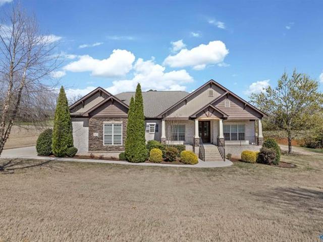 8479 Sedgebrook Dr SE, Owens Cross Roads, AL 35763
