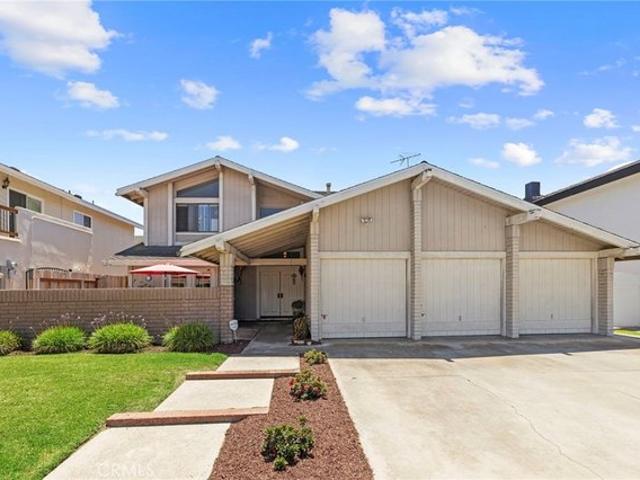 8472 Deepview Dr, Huntington Beach, CA 92646