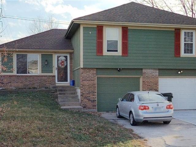 847 E Pinewood St, Gardner, KS 66030