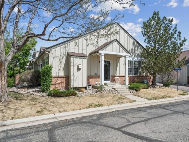 847 S Evanston Cir, Aurora, CO 80012 | MLS #8000 | Compass