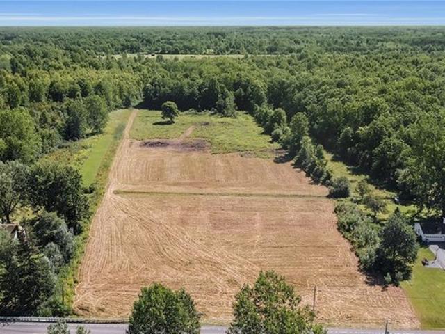 8485 Goodrich Rd E, Clarence, NY 14031
