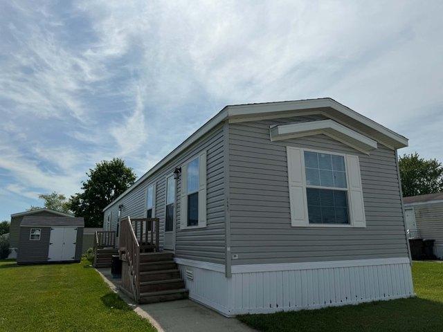 8486 Maurice Ct, Newport, MI 48166
